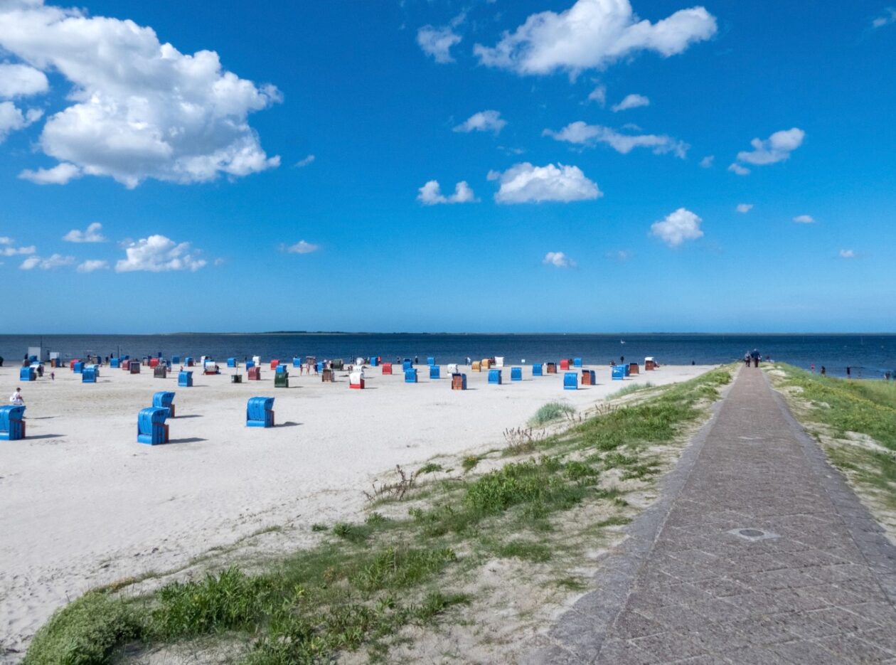 Entdeckungstour in Ostfriesland: Von Bremen nach Dornumersiel